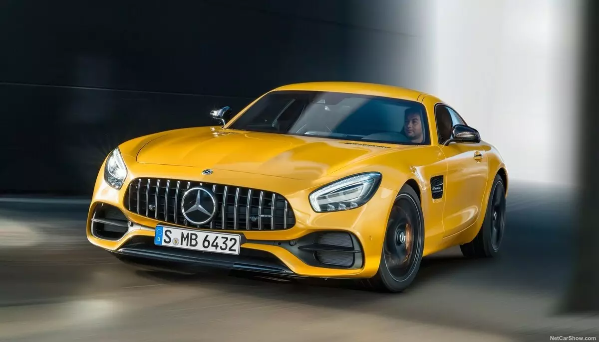 Mercedes-AMG Merayakan Ulang Tahun ke-50 dengan Coupe Dikemaskini AMG GT 32000_3