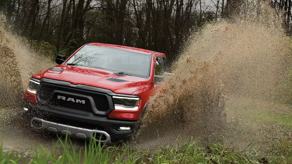 RAM New 1500 дар Детройт кашед 32153_16