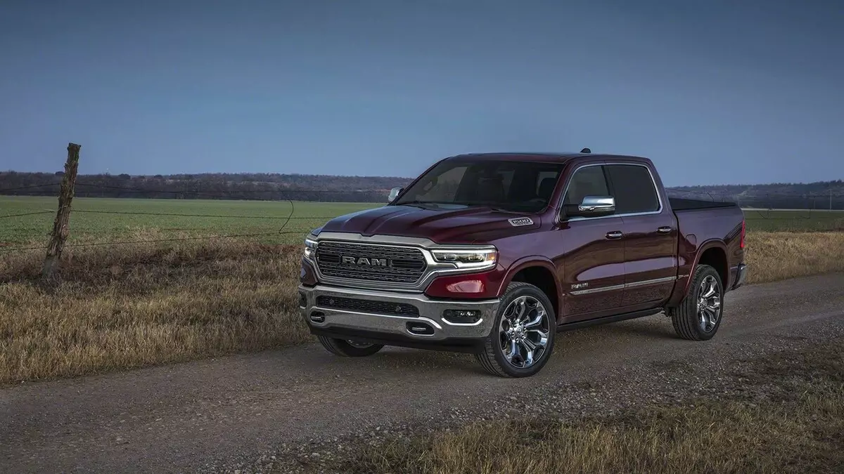 RAM New 1500 дар Детройт кашед 32153_4