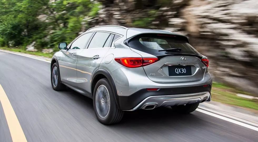 सञ्चालन क्रसओभर एस्टिनिटली QX30 रसियाको लागि: कन्फिगरेसन 32160_2