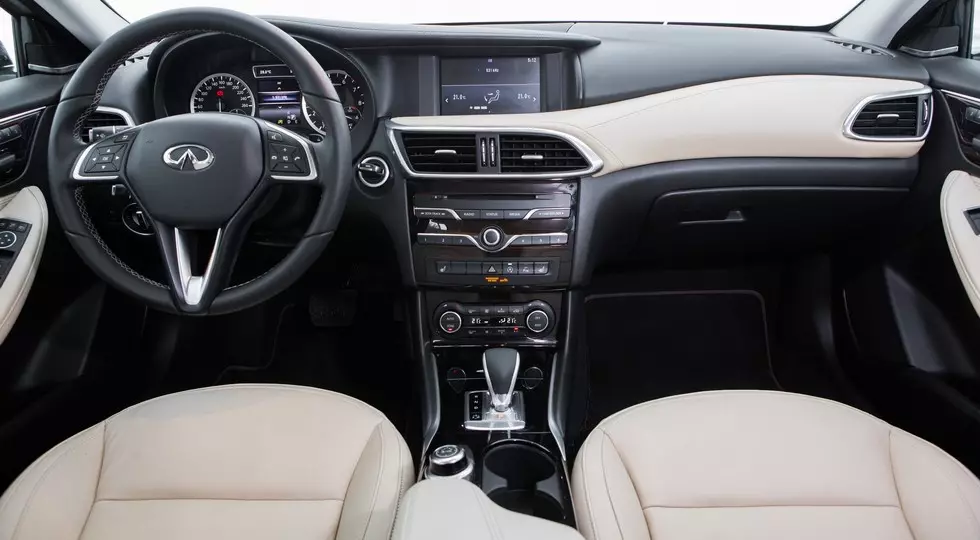 קומפקטי Crossover Infiniti QX30 עבור רוסיה: תצורה 32160_3