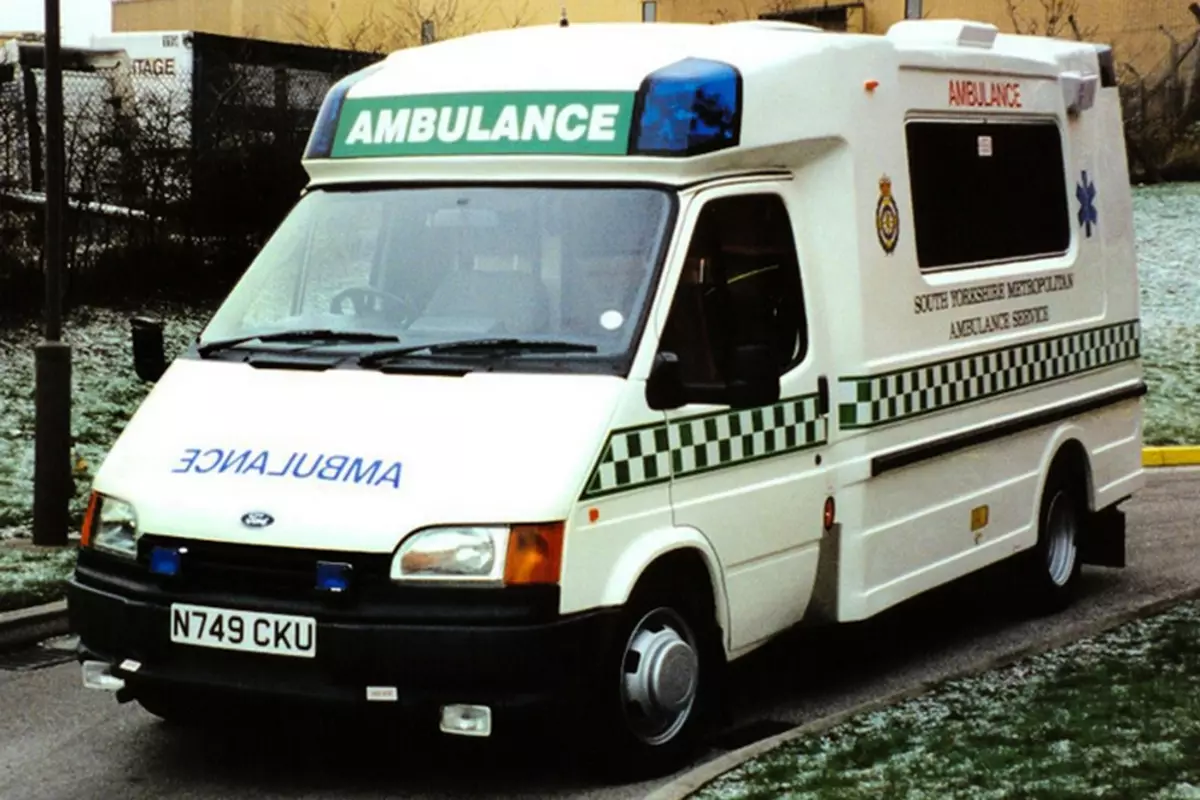 ford_transit_ambulance.jpeg。