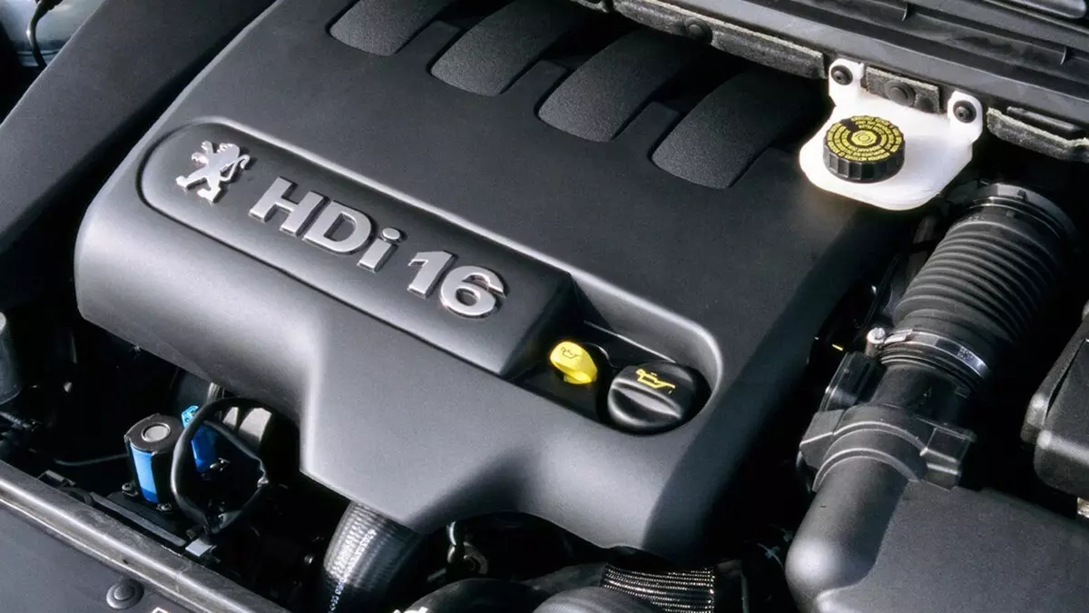 Op de foto: Peugeot 307 CC 2.0 HDI-engine '2005-08