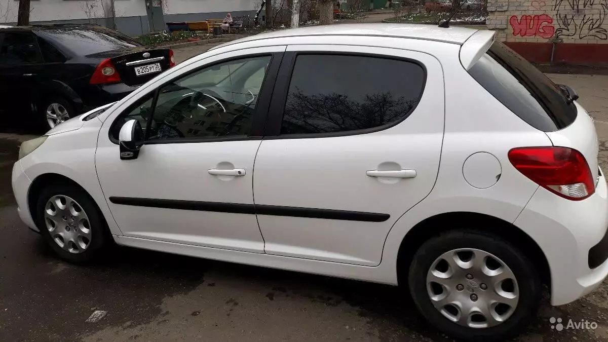 Mendrika ve ny mividy peugeot 207 mandritra ny 300 000 roubles 32269_14