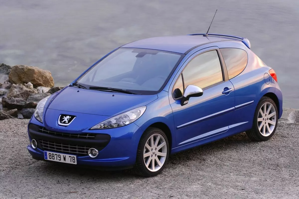 Mendrika ve ny mividy peugeot 207 mandritra ny 300 000 roubles 32269_3