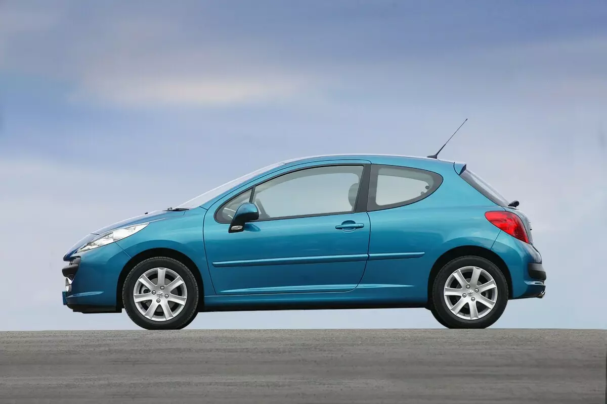 Mendrika ve ny mividy peugeot 207 mandritra ny 300 000 roubles 32269_7