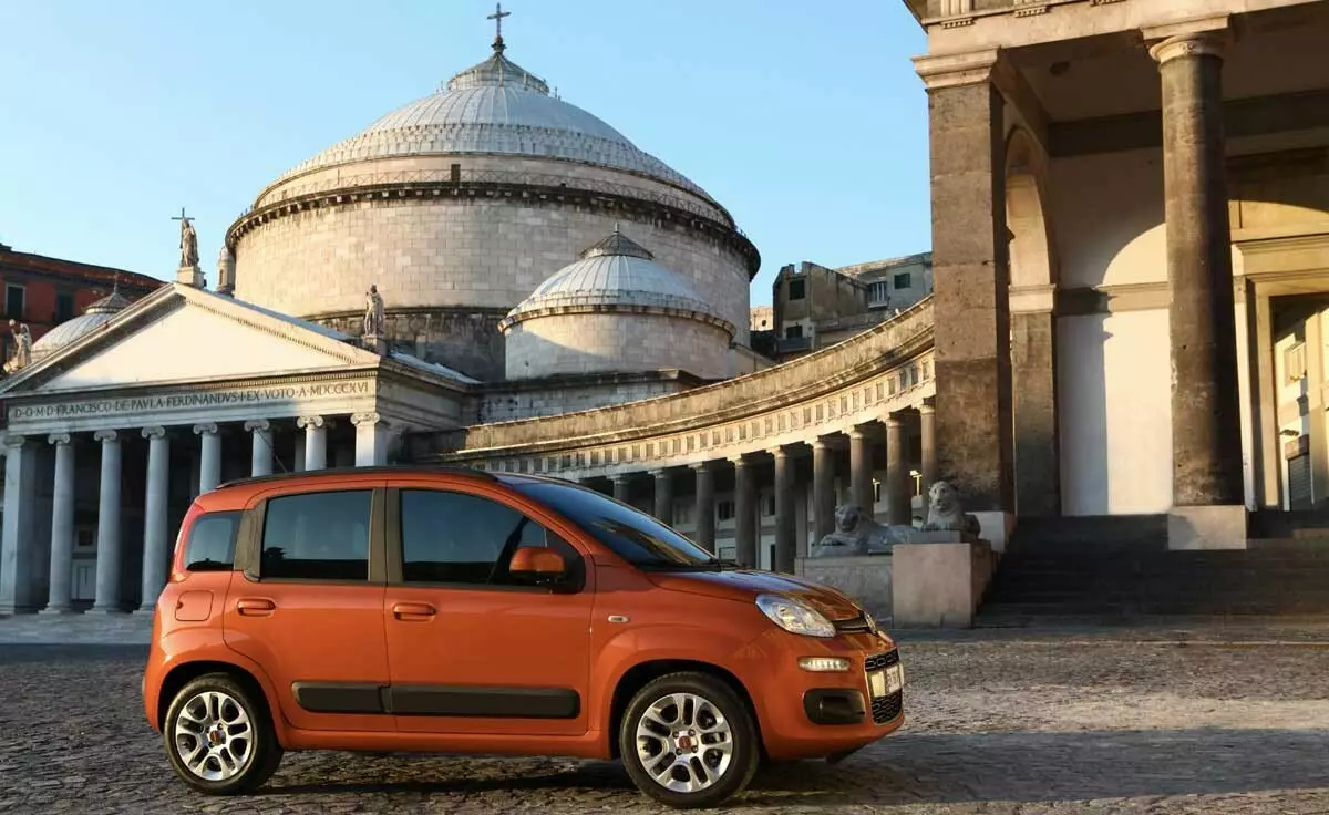 Priljubljenost Fiata v Italiji ne pušča možnosti konkurentom 32278_2