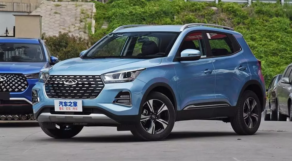 Once again, the updated Tiggo 4: Chery intriguits, but the cross is already revealed (the salon, like the senior SUV) 32328_4