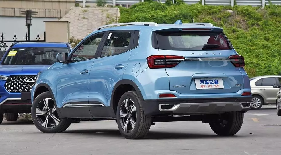 Once again, the updated Tiggo 4: Chery intriguits, but the cross is already revealed (the salon, like the senior SUV) 32328_5