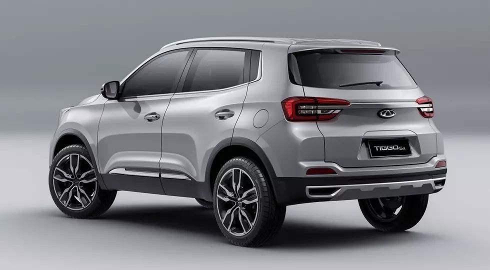 Once again, the updated Tiggo 4: Chery intriguits, but the cross is already revealed (the salon, like the senior SUV) 32328_9