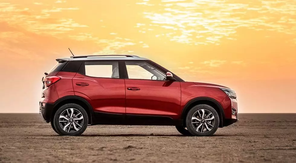 Боз як ssangyong tivoli: Моторҳои нав, бидуни 4WD, аммо нарх аз Heunda Creta пасттар аст 32338_2