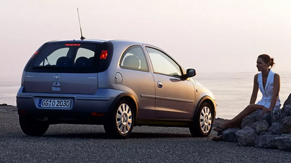 Na zdjęciu: Opel Corsa 3-drzwi (C) '2003-06