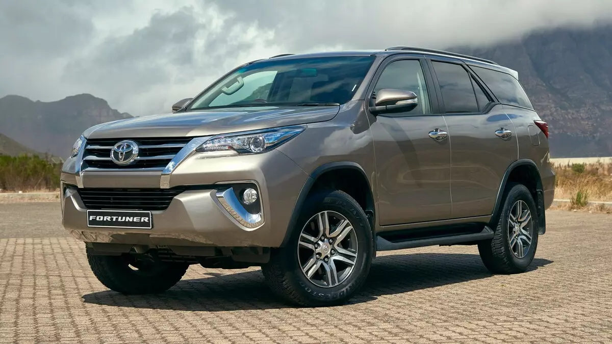 Toyota Fortuner'i bərpa etmək. 32525_3