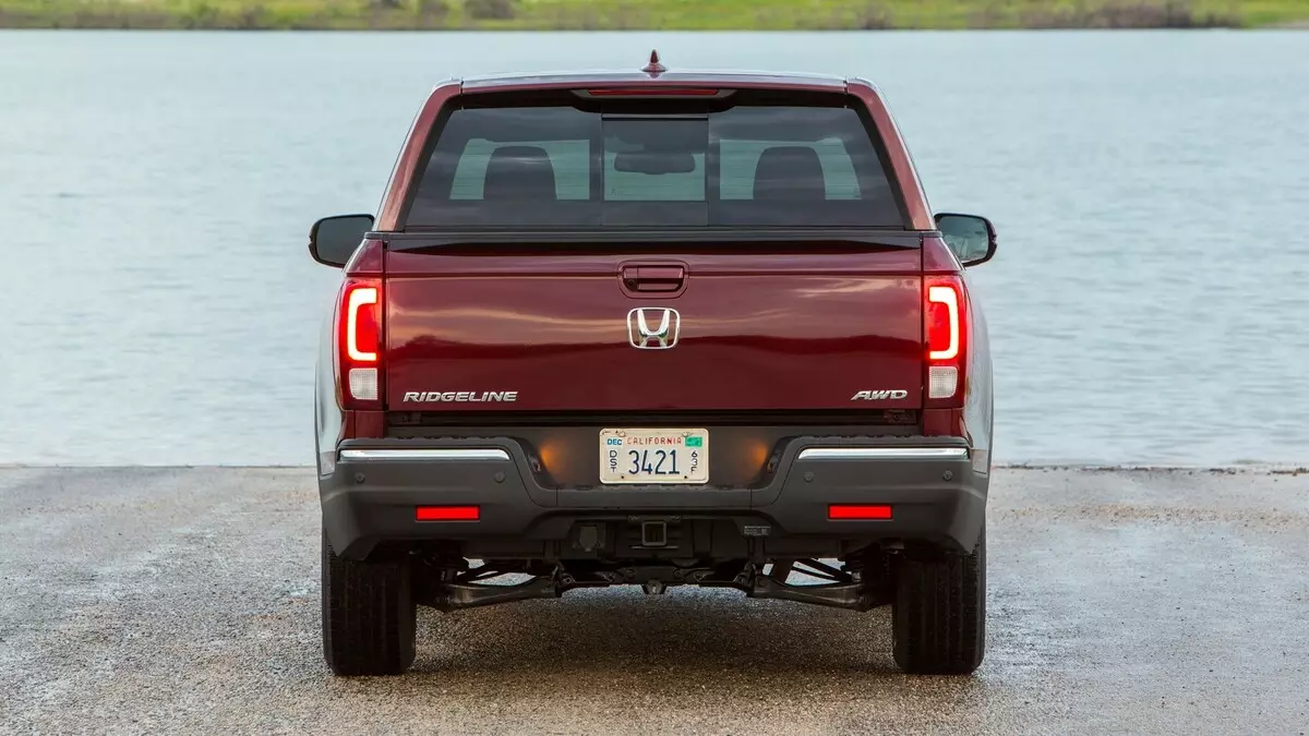 Honda Ridgeline: Pickup Market Offersider жаңа «Автоматты» жаңартылды және алды 32565_21