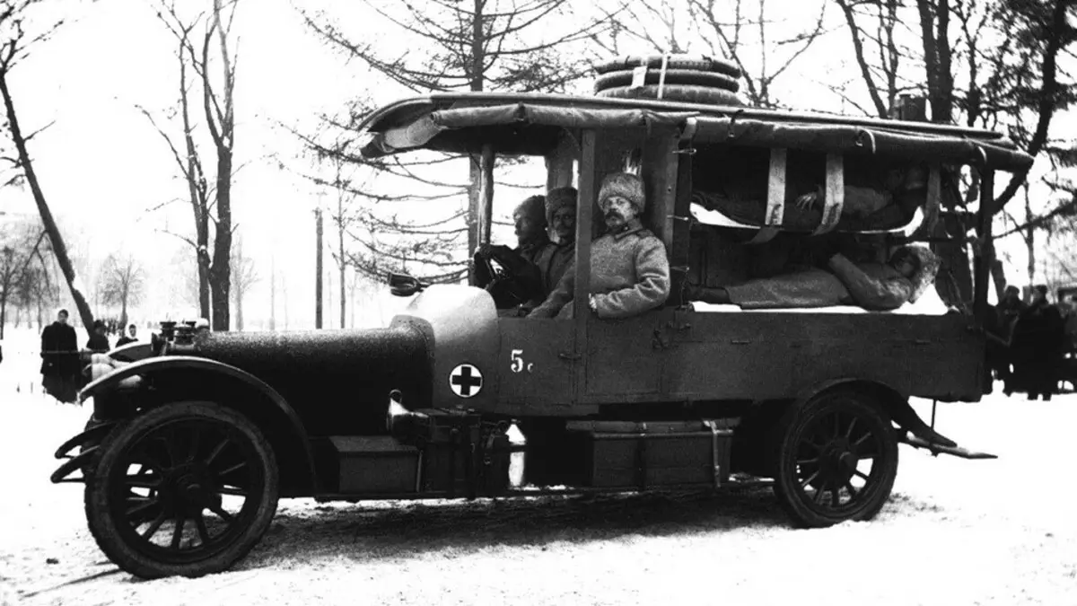 Først var der kaos: de første militære biler af tsarist Rusland 32641_30