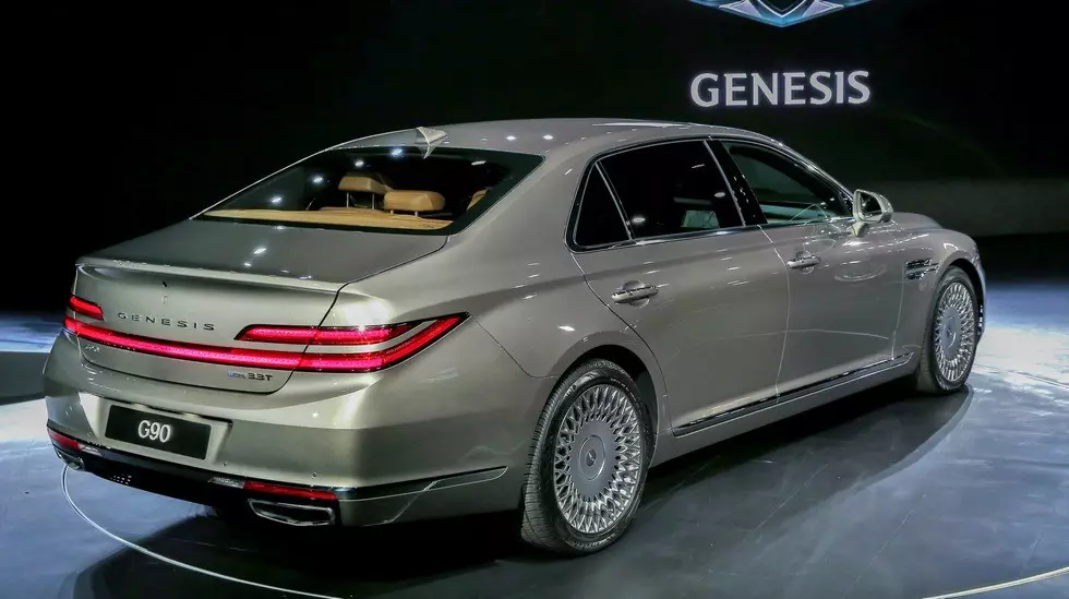 Genesi della Limousine aggiornata G90 L: con una sedia VIP e una volta e mezza più economica da Maja 32647_9