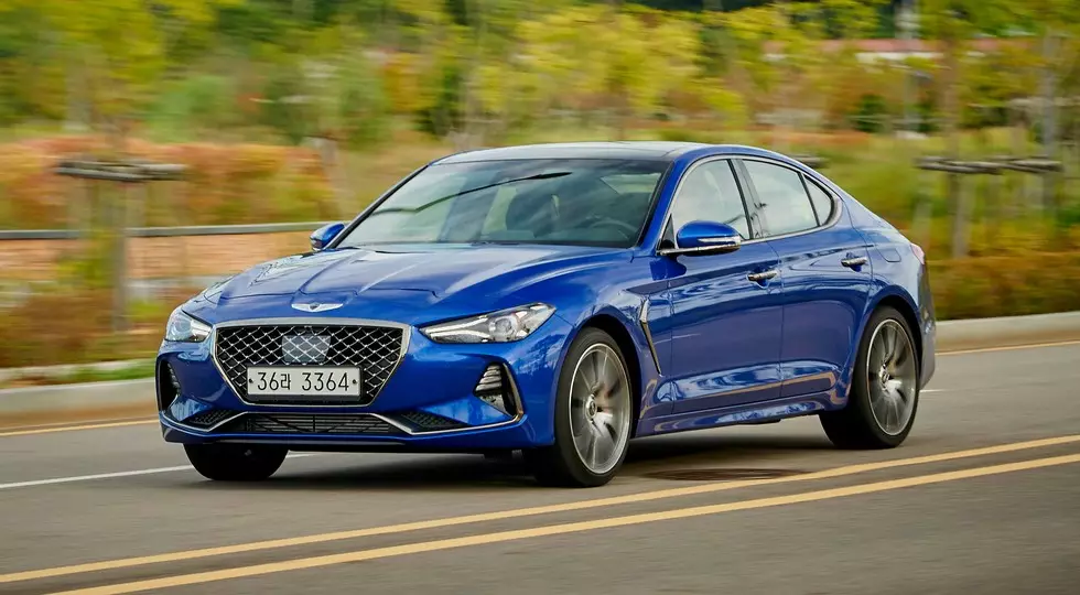 Genesis G70 SEDAN განახლებულია უფროსი მოდელების სტილში. და ეს ჯერ კიდევ უნივერსალია 32648_4