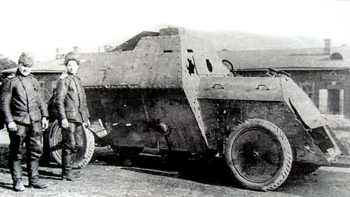 52-Tric Armored Car_html_2bbe07A