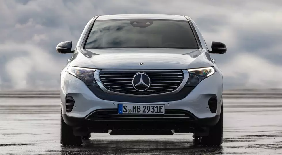 Electocrossor Mercedes-Benz EQC: สองมอเตอร์ 408 แรงม้า และ 5.1 วินาทีถึง 