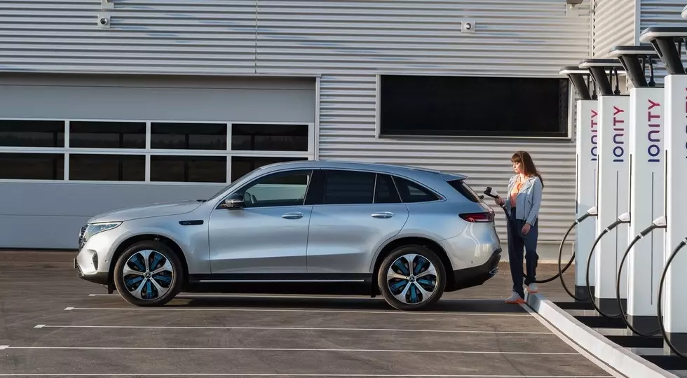 Electrocrossor Mercedes-Benz Eqc: De motè, 408 hp ak 5.1 segonn nan 