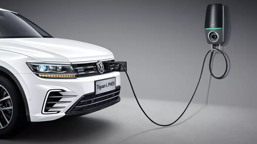 Closer to the outlet: Volkswagen Tiguan and Arteon will become rechargeable hybrids 32747_1