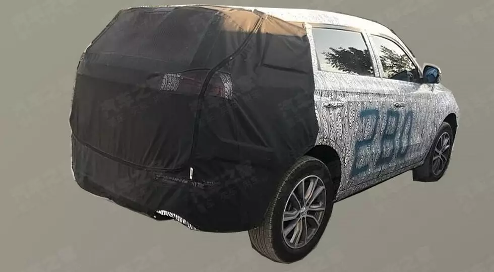 Geely a început o nouă generație teste de crossover ATLAS 32775_3