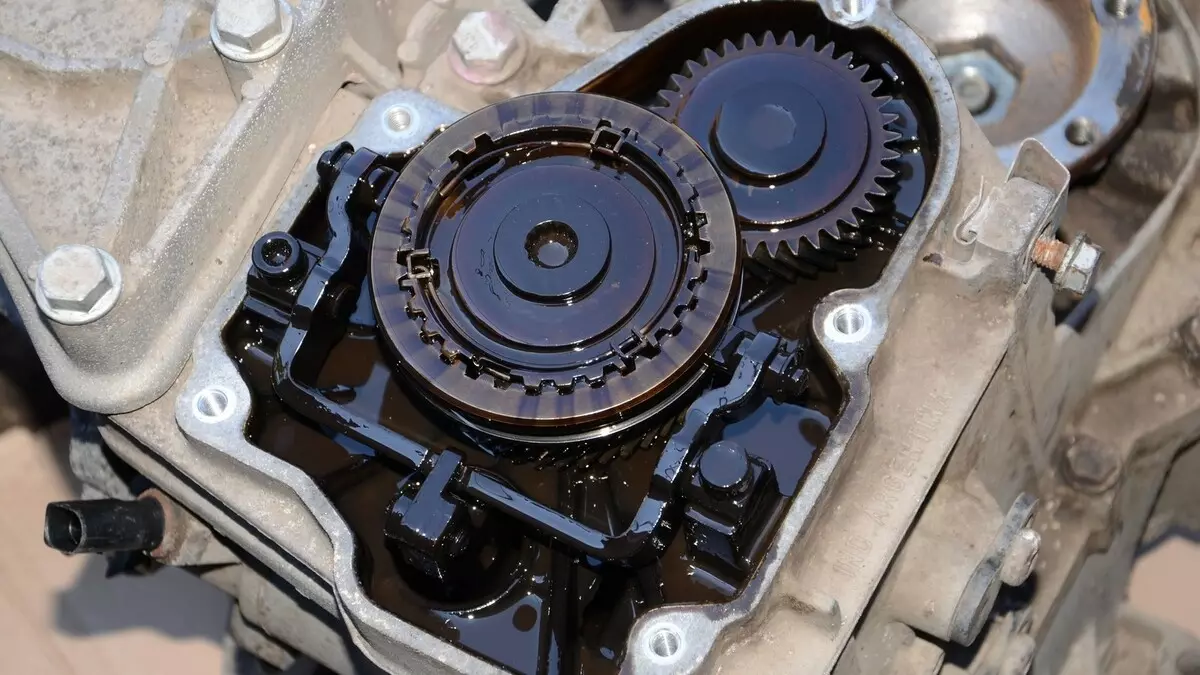 Op Zänn: Wéi briechen d'Gears vun der manueller Iwwerdroung, a wéi et verléiert huet 32805_7