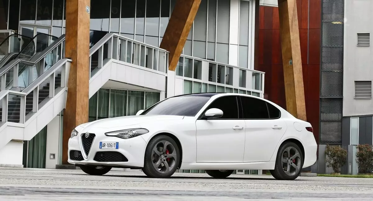 Alfa Romeo Giulia Veloce може да получи компактен принуден двигател 32950_2