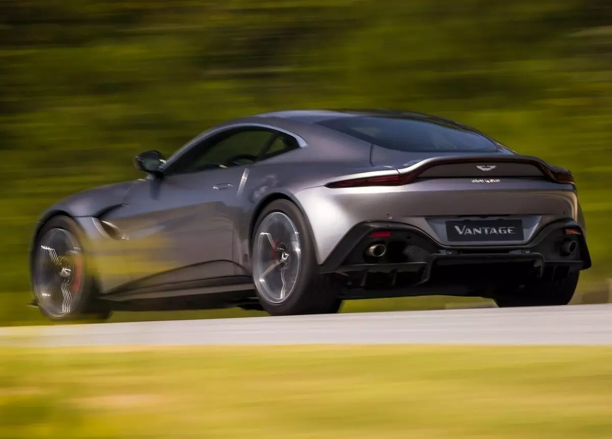 Bwana Aston Martin alisisitiza juu ya toleo jipya la vantage ya coupe 33008_2