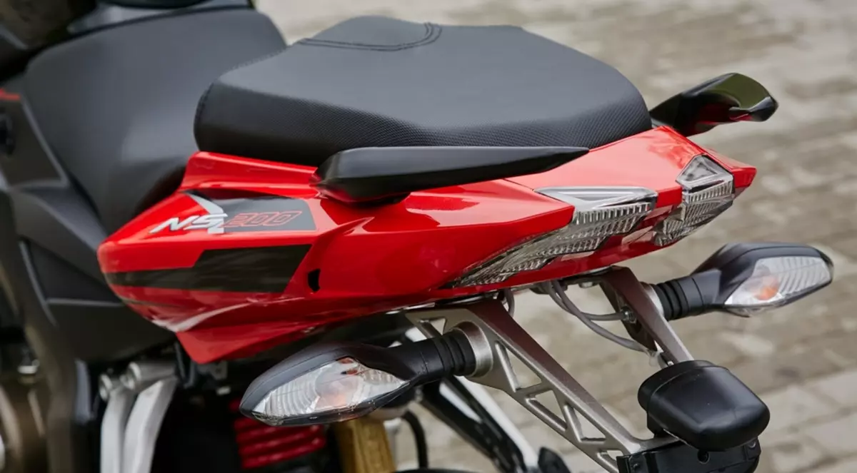 Toetsrit Bajaj Pulsar NS200: Dood 