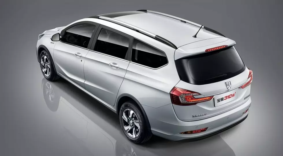 Joint Hatch GM and SAIC for 350,000 rubles: restyling in the style of wagon 33138_9