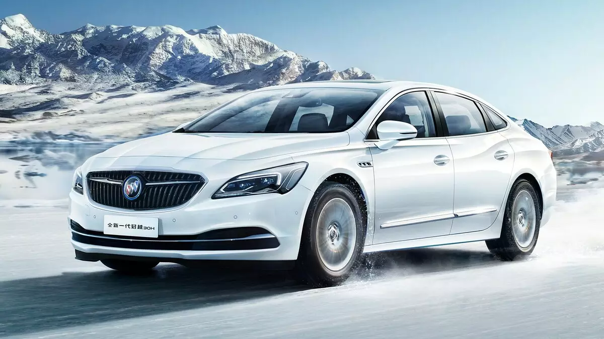 Trong ảnh: Buick Lacrosse Hev