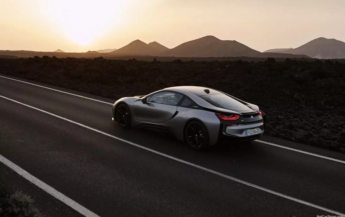 New BMW I8 Roundster ndi I8 Coupe amaimiridwa mwalamulo 33194_3