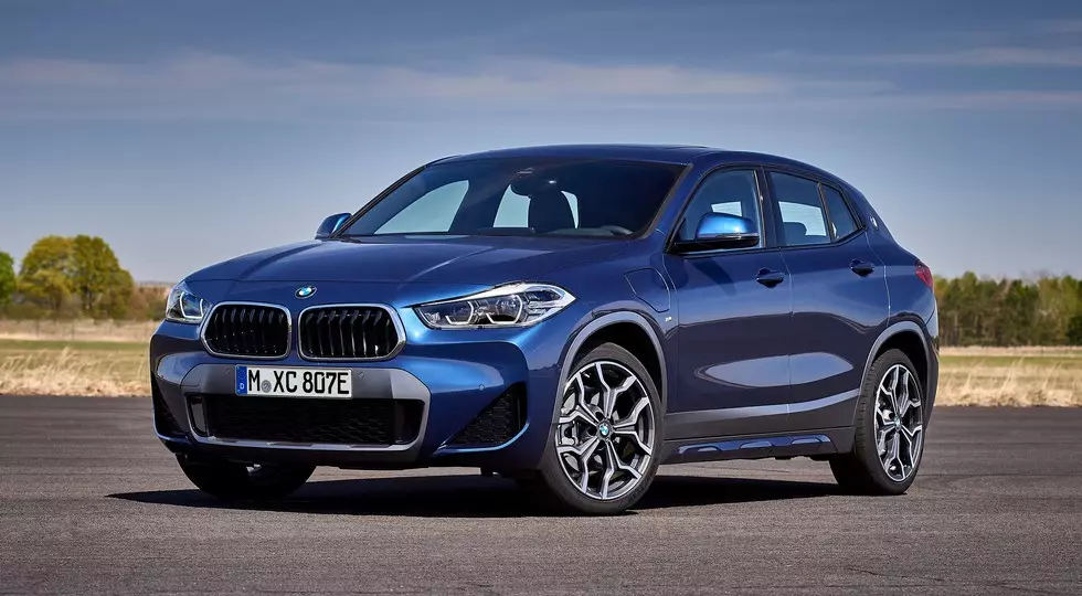 BMW X2 Parcatenter je postal hibrid za polnjenje. Obstajajo tudi druga nova oblačila 33201_1