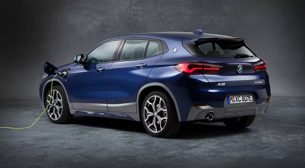 BMW X2 پارڪرٽٽر هڪ ريچارجبل هائبرڊ بڻجي ويو. ٻيا نوان ڪپڙا آهن 33201_5