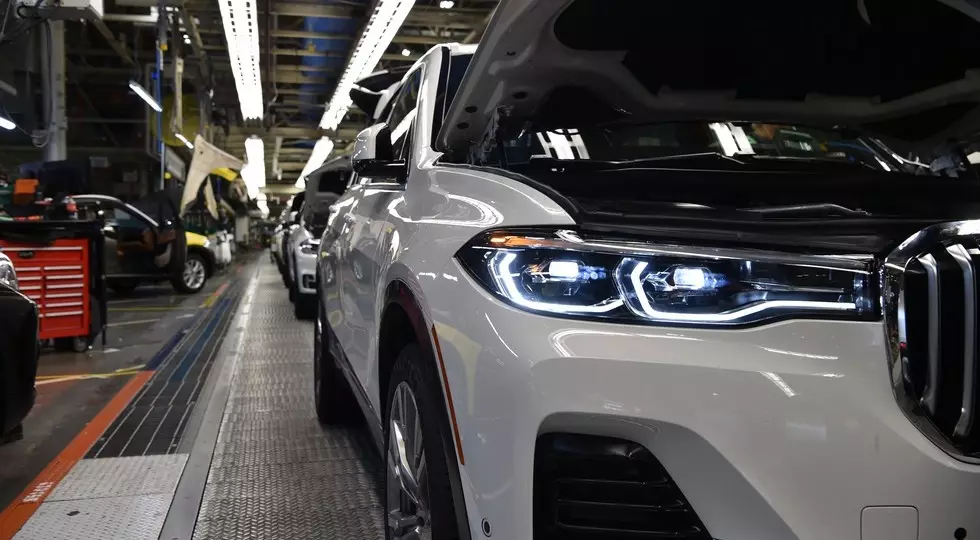 It waard bekend doe't de Serial BMW X7 Debuts 33230_1