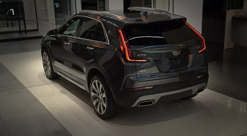 Կրտսեր. Cadillac- ը ներկայացրեց XT4 Crossover- ը 33301_11