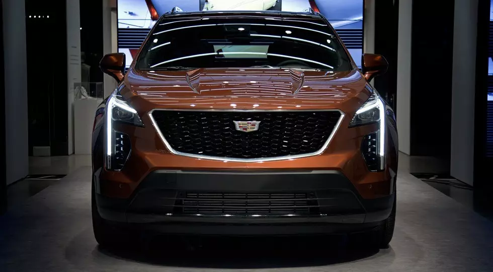 Կրտսեր. Cadillac- ը ներկայացրեց XT4 Crossover- ը 33301_14