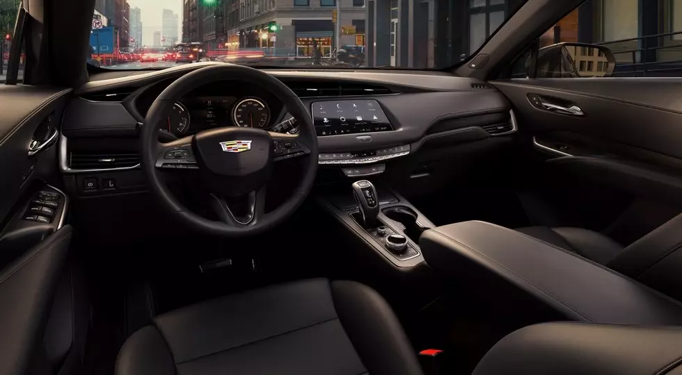 Կրտսեր. Cadillac- ը ներկայացրեց XT4 Crossover- ը 33301_6