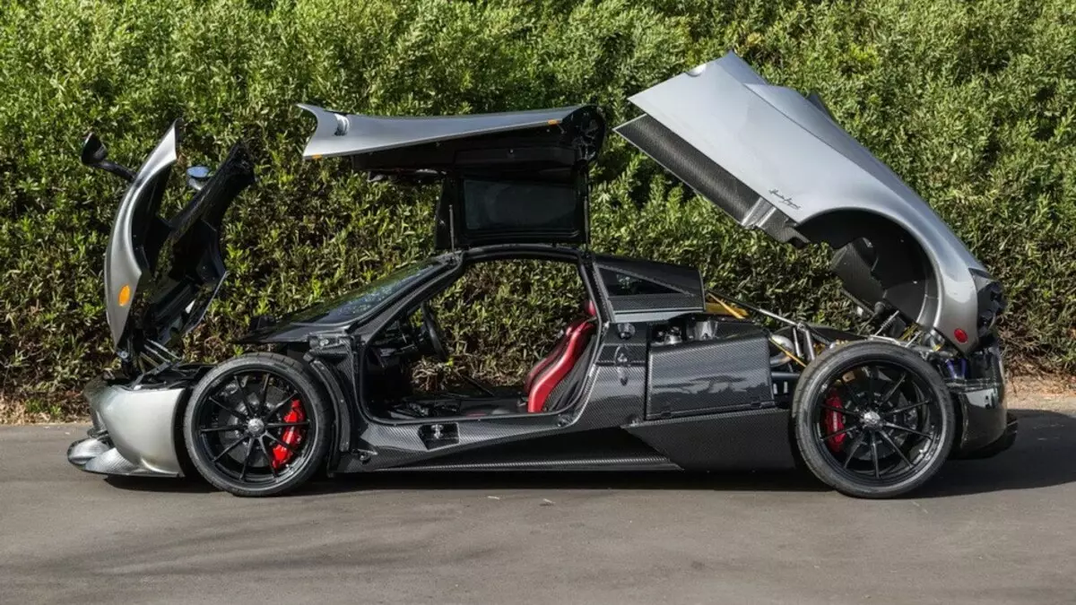 加利福尼亞經銷商賣了新的Bugatti Chiron和Pagani Huayra for Bitcoins 33323_5