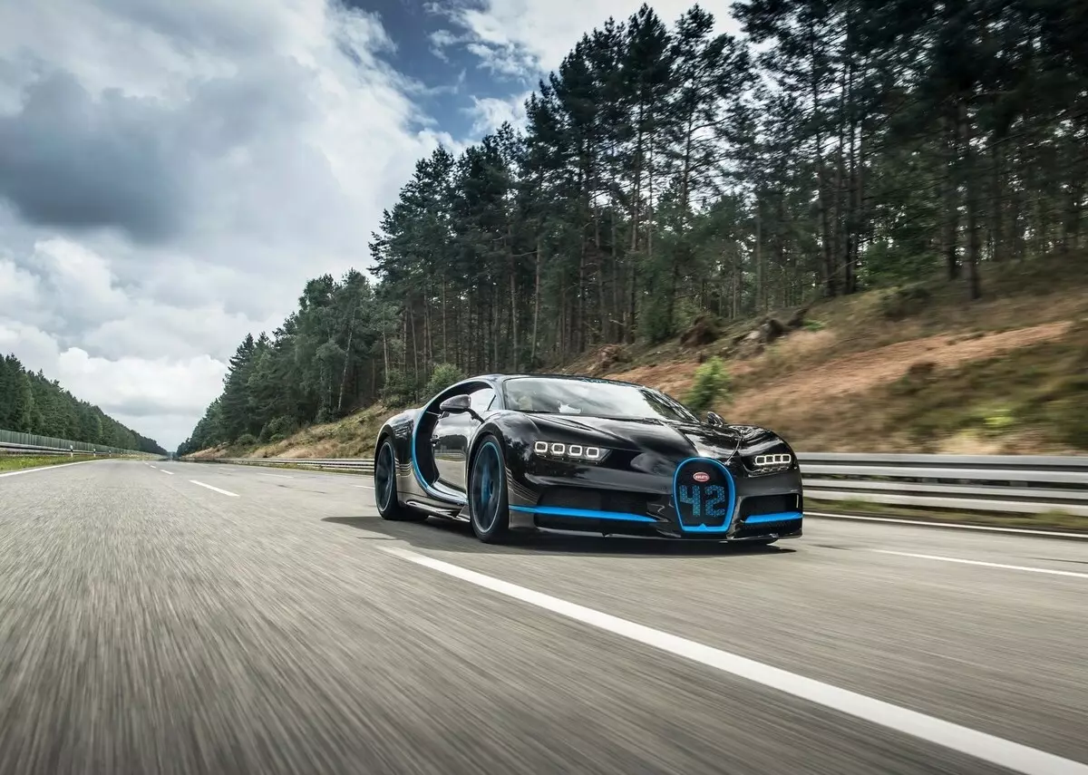 Na fotografii: Bugatti Chiron