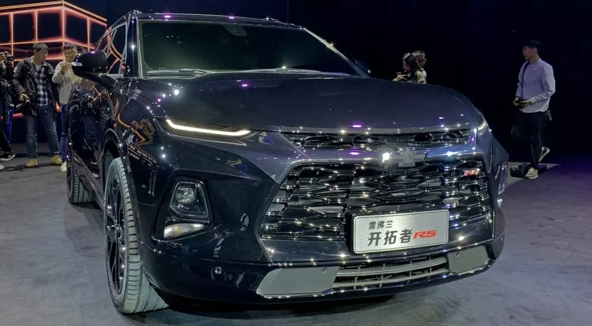 Seven-sjedala Chevrolet Blazer: Oznaka suvila na detalje, ali karakteristike su i dalje spojene 33381_1