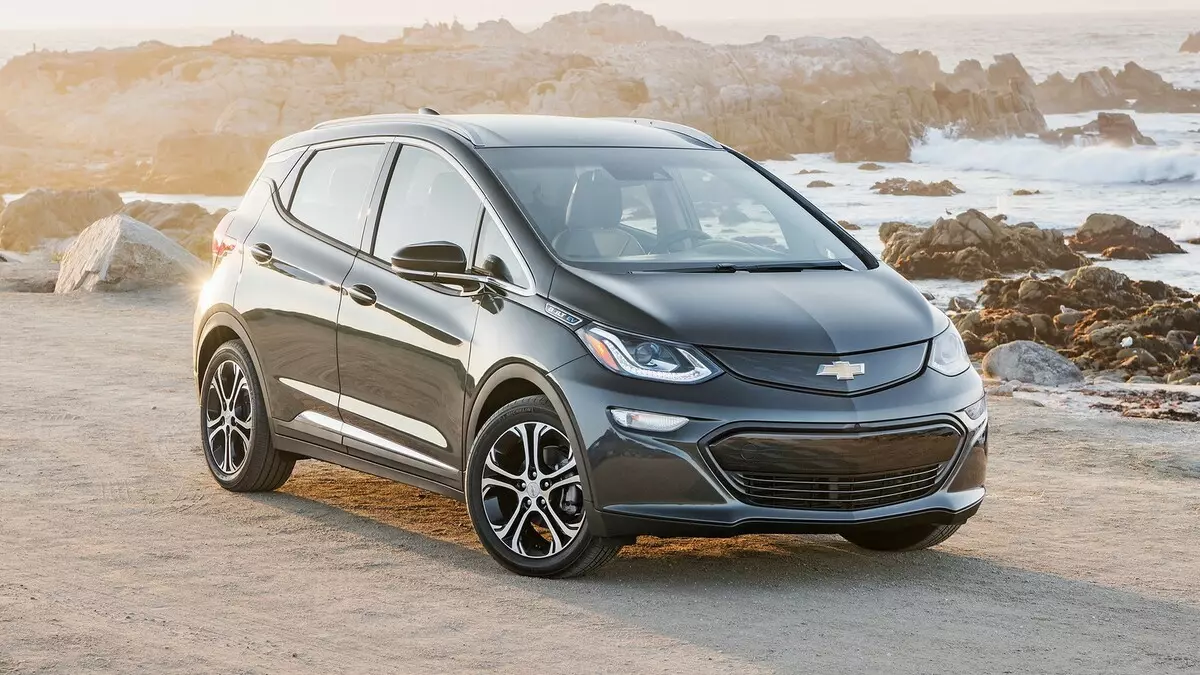 Compact Chevrolet Bolt သည်လေယာဉ်ပျက်ကျမှုစမ်းသပ်မှုအထူးကုအံ့သြ 33384_1