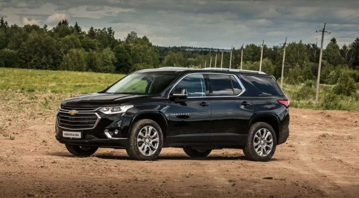 Chevrolet Reesen Overtook Tahoe a Russland, awer ni zu Konkurrenten koumen 33442_1