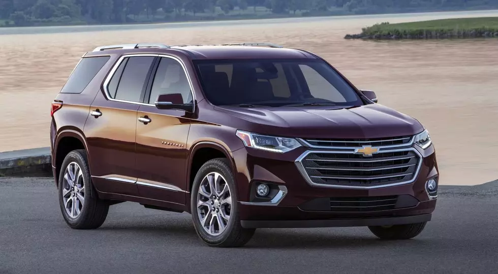 Crossover ၏ရုရှားဈေးနှုန်း chevrolet travers ကိုကြေငြာခဲ့သည် 33444_1