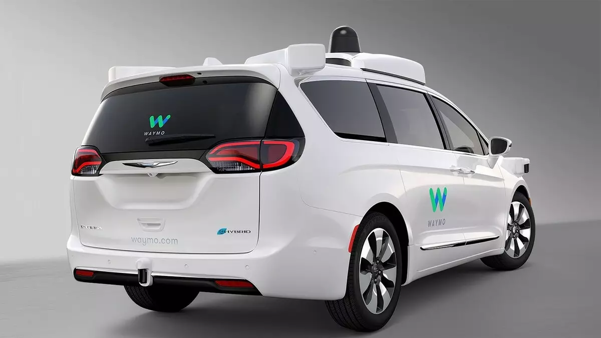 Googles-Googless-Waymo-on-Chrysler-Pacifica-Hybrid (1)