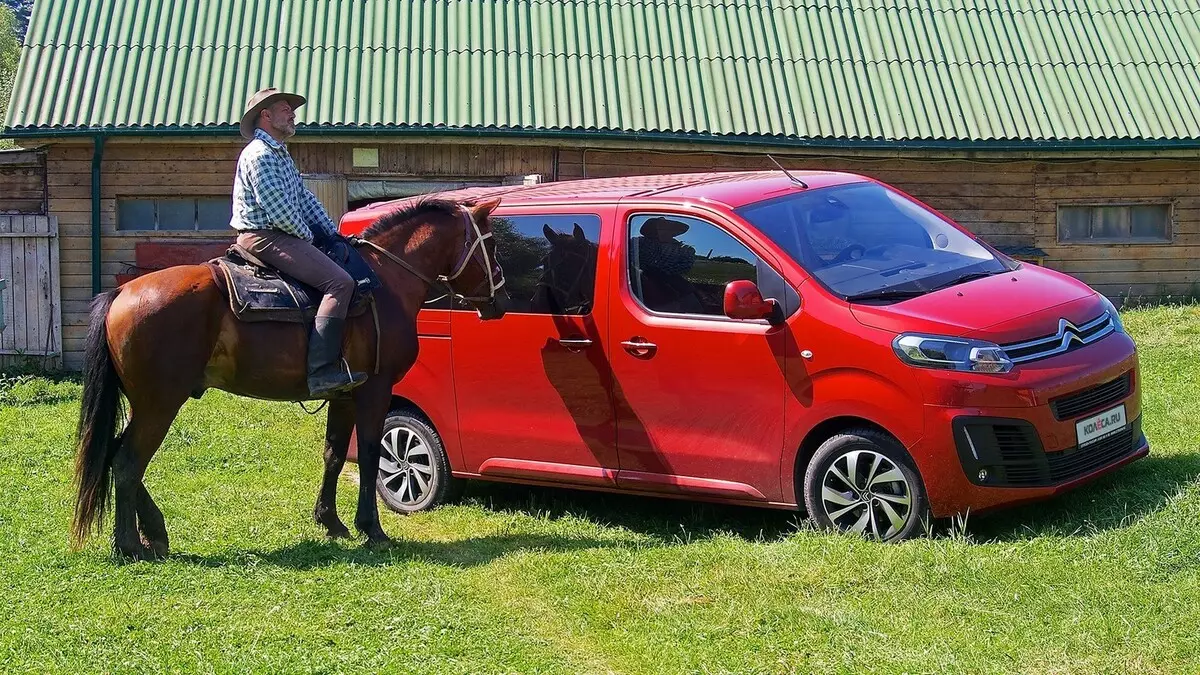 Kapiteni ku kiraro! Ikizamini cya citroen spacetourer 33479_16