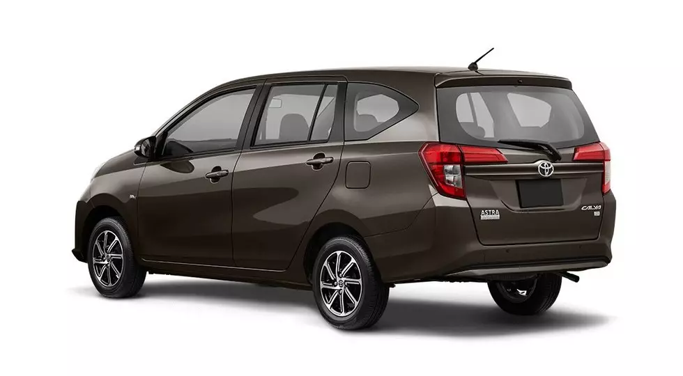 Ven Toyota maka rubles 632,000: mmelite ihe karịrị a tụrụ anya ya. Ejima na-emekwa ka ejima nweta ume 33498_3