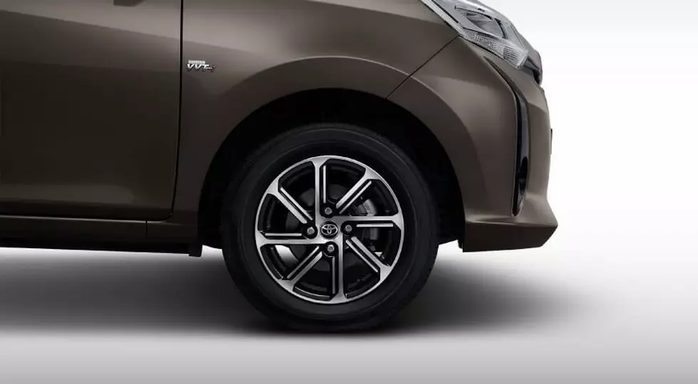 Ven Toyota maka rubles 632,000: mmelite ihe karịrị a tụrụ anya ya. Ejima na-emekwa ka ejima nweta ume 33498_4