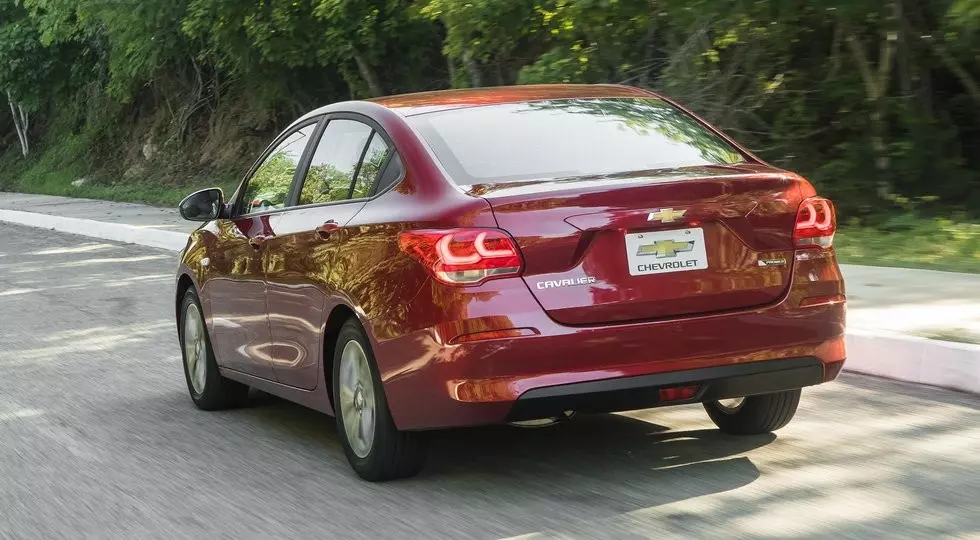 Chevrolet jeftin limuzina na kućištu starog Cruze dobio je salon 